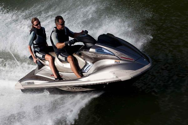 Jet Ski Ride at Lazarus Island - Yacht2Book.Com